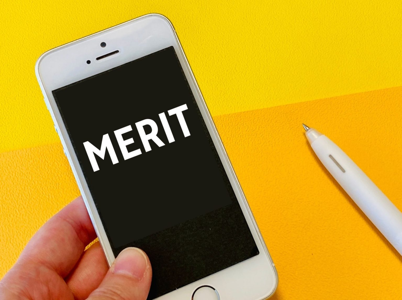 eSIMとは？メリット・デメリットや使い方、おすすめサービスを紹介 | 格安スマホ・格安SIMの基礎知識 | HISモバイル